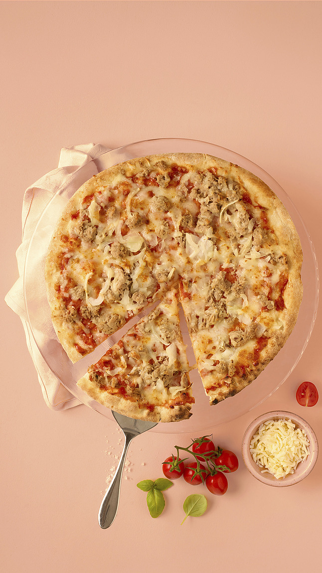 Pizza tonno met ui